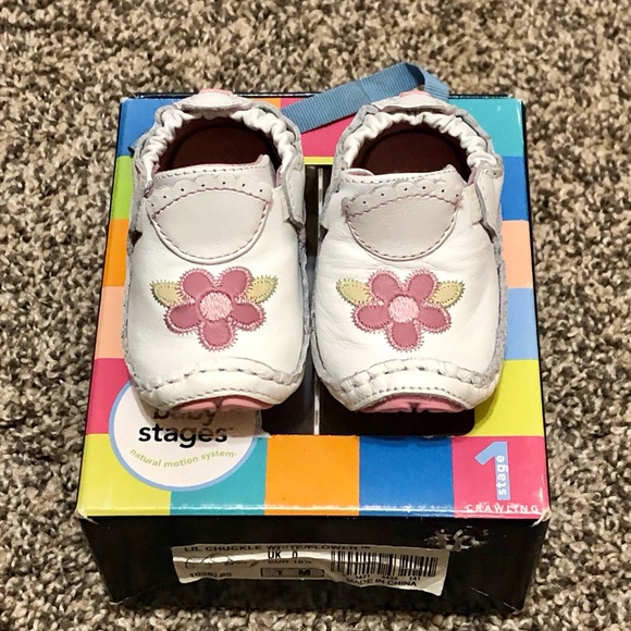 Stride Rite | Shoes | New Stride Rite White Chuckle Pink Flower Stage ...